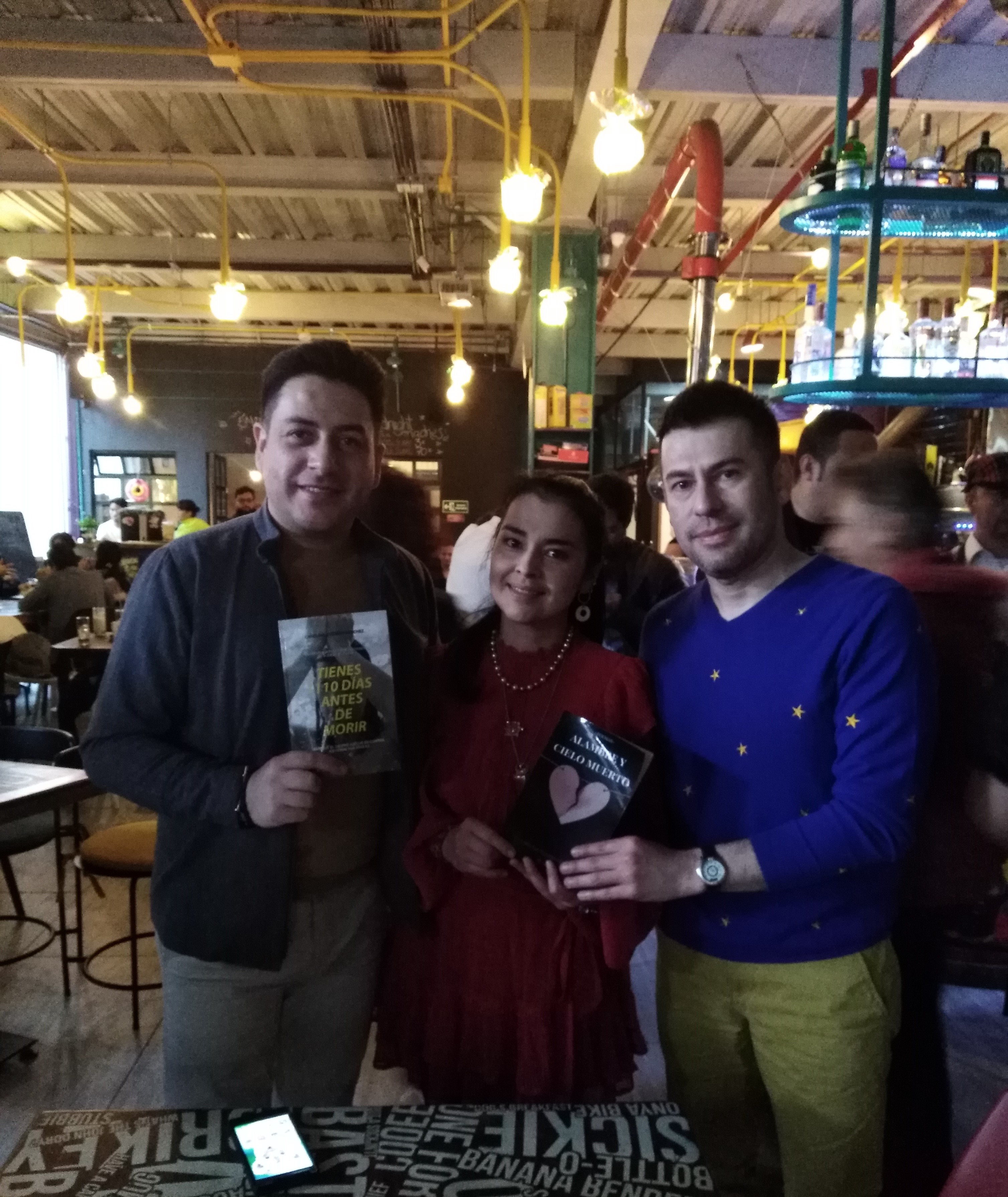 Guzmán Sánchez publica su primera novela en Colombia | Carolina Guzmán ...